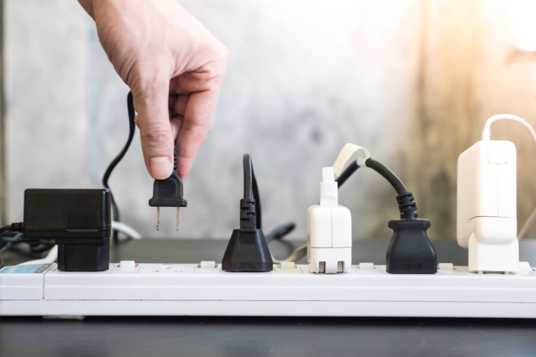 Travel Adapters Practical Guide - Voltage by Country